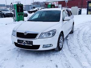 White Skoda Octavia 2011 in Siauliai, with an engine capacity of 2.00 L and mileage of 260 thousand km for 3400 €, photo 6 on AUTOMOTO.COM.LV