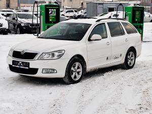 White Skoda Octavia 2011 in Siauliai, with an engine capacity of 2.00 L and mileage of 260 thousand km for 3400 €, photo 7 on AUTOMOTO.COM.LV