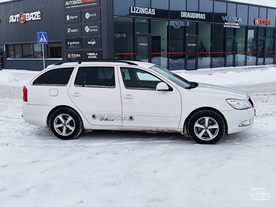 White Skoda Octavia 2011 in Siauliai, with an engine capacity of 2.00 L and mileage of 260 thousand km for 3400 €, photo 9 on AUTOMOTO.COM.LV