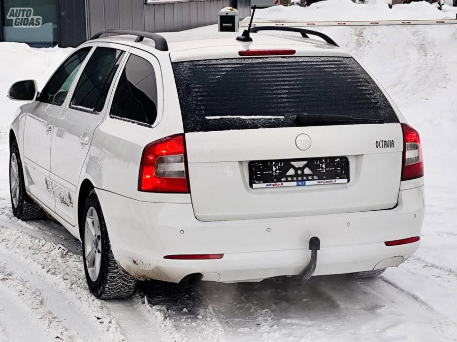 White Skoda Octavia 2011 in Siauliai, with an engine capacity of 2.00 L and mileage of 260 thousand km for 3400 €, photo 10 on AUTOMOTO.COM.LV