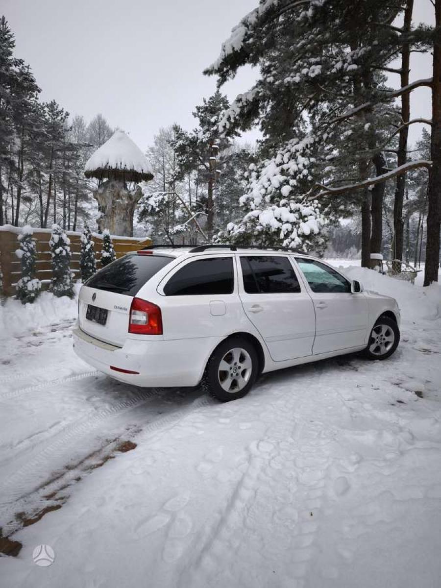 Белый Шкода Октавия 2011 в Вильнюс, объемом двигателя 1.60 л и пробегом 296 тыс. км за 3450 €, фото 14 на AUTOMOTO.COM.LV