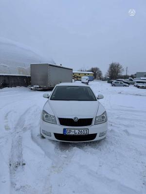 White Skoda Octavia 2011 in Panevezys, with an engine capacity of 1.20 L and mileage of 221 thousand km for 4400 €, photo 2 on AUTOMOTO.COM.LV