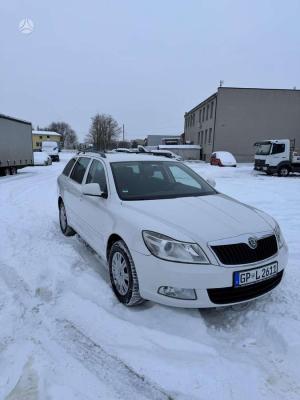 White Skoda Octavia 2011 in Panevezys, with an engine capacity of 1.20 L and mileage of 221 thousand km for 4400 €, photo 3 on AUTOMOTO.COM.LV
