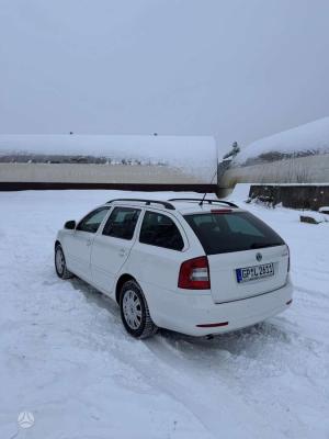 White Skoda Octavia 2011 in Panevezys, with an engine capacity of 1.20 L and mileage of 221 thousand km for 4400 €, photo 8 on AUTOMOTO.COM.LV