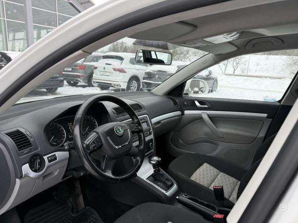 Balts Skoda Octavia 2011 Viļņa, ar dzinēja tilpumu 1.60 L un nobraukumu 269 tūkst. km par 3499 €, foto 5 vietnē AUTOMOTO.COM.LV
