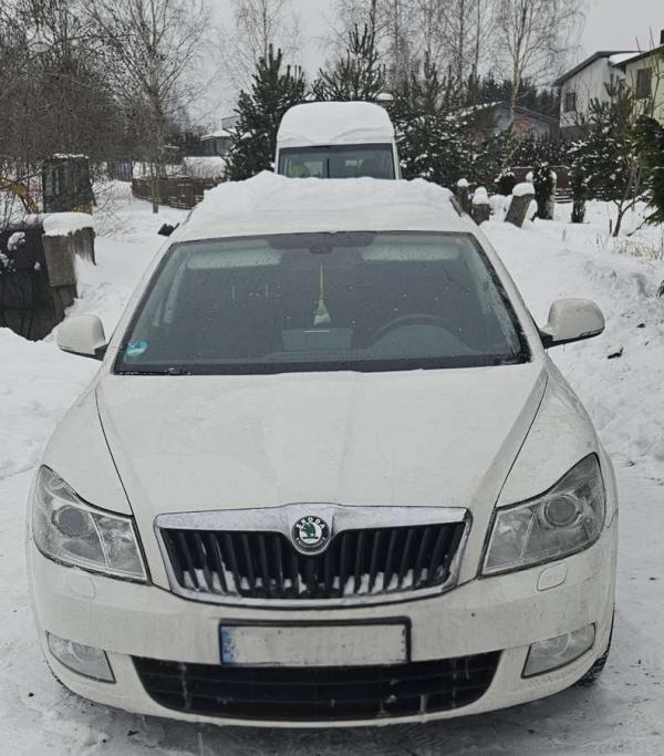 White Skoda Octavia 2011 in Vilnius, with an engine capacity of 1.80 L and mileage of 280 thousand km for 1800 €, photo 1 on AUTOMOTO.COM.LV