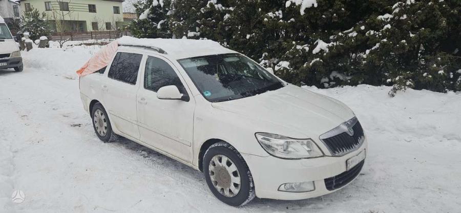 White Skoda Octavia 2011 in Vilnius, with an engine capacity of 1.80 L and mileage of 280 thousand km for 1800 €, photo 2 on AUTOMOTO.COM.LV