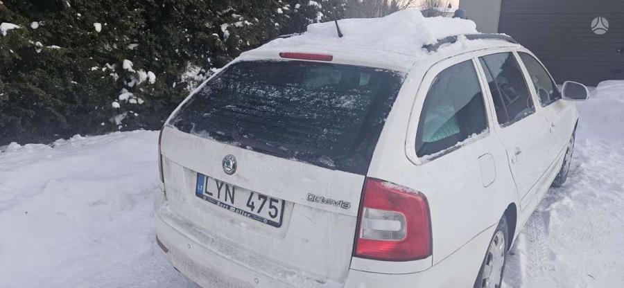 White Skoda Octavia 2011 in Vilnius, with an engine capacity of 1.80 L and mileage of 280 thousand km for 1800 €, photo 6 on AUTOMOTO.COM.LV
