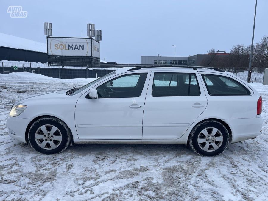 White Skoda Octavia 2011 in Siauliai, with an engine capacity of 1.80 L and mileage of 226 thousand km for 2900 €, photo 2 on AUTOMOTO.COM.LV