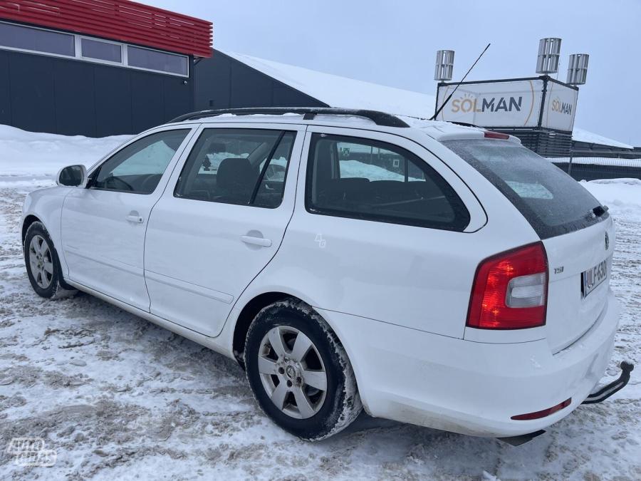 White Skoda Octavia 2011 in Siauliai, with an engine capacity of 1.80 L and mileage of 226 thousand km for 2900 €, photo 3 on AUTOMOTO.COM.LV