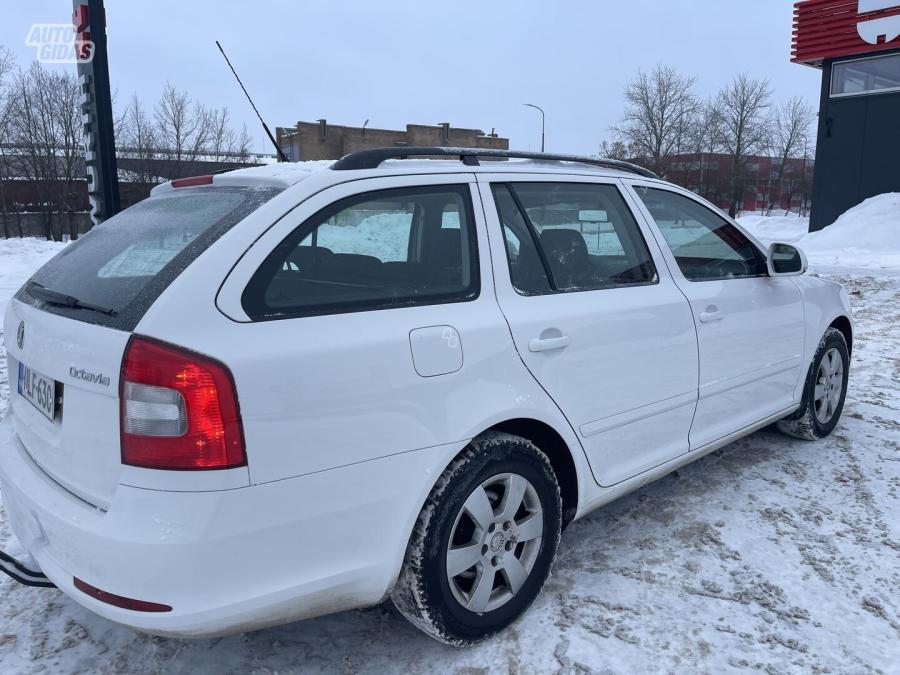 White Skoda Octavia 2011 in Siauliai, with an engine capacity of 1.80 L and mileage of 226 thousand km for 2900 €, photo 4 on AUTOMOTO.COM.LV