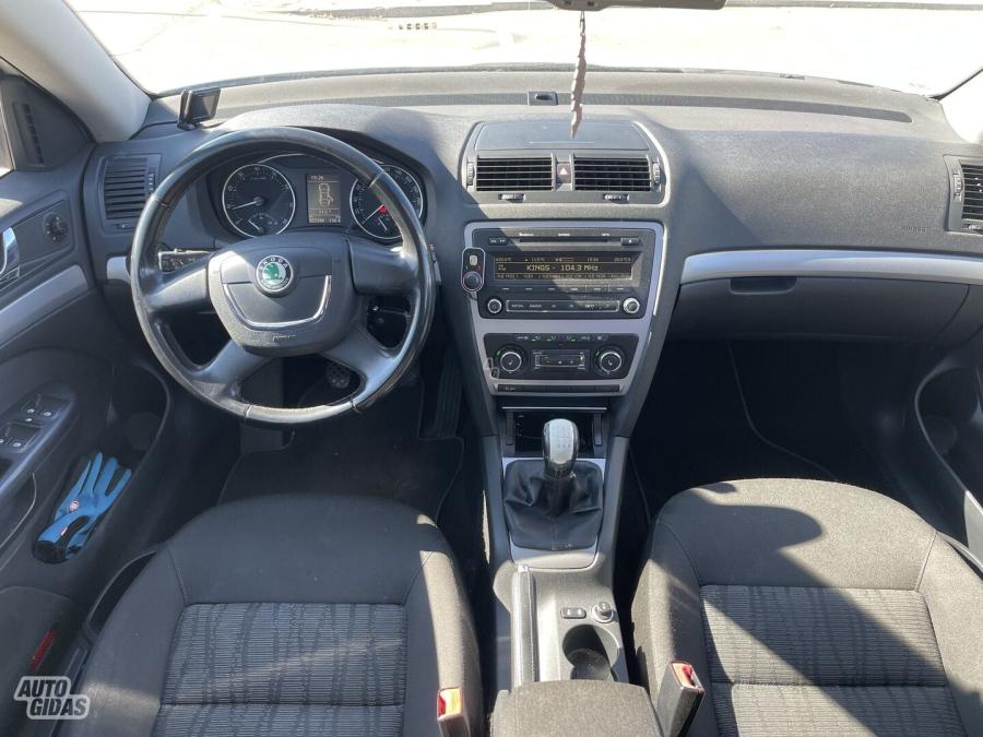 Balts Skoda Octavia 2011 Mažeikiai, ar dzinēja tilpumu 1.80 L un nobraukumu 226 tūkst. km par 2650 €, foto 7 vietnē AUTOMOTO.COM.LV