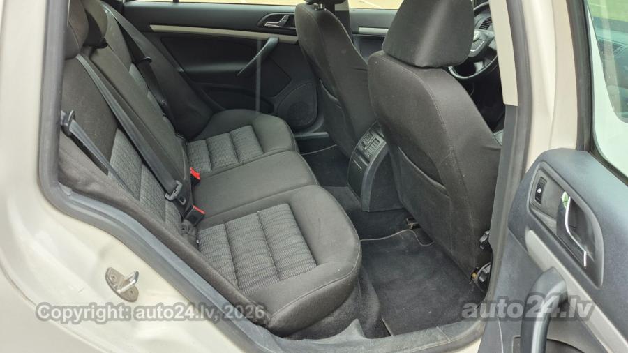 Balts Skoda Octavia 2011 Tartu, ar dzinēja tilpumu 2.00 L un nobraukumu 335 tūkst. km par 3300 €, foto 12 vietnē AUTOMOTO.COM.LV