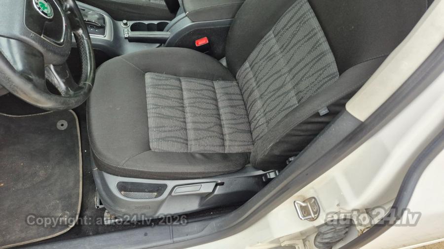 Balts Skoda Octavia 2011 Tartu, ar dzinēja tilpumu 2.00 L un nobraukumu 335 tūkst. km par 3300 €, foto 14 vietnē AUTOMOTO.COM.LV