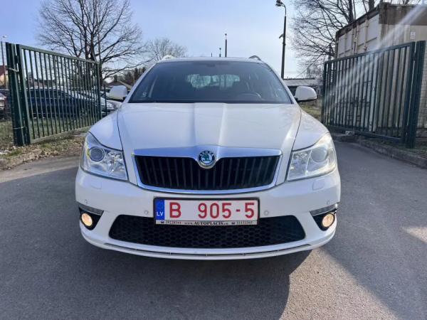 White Skoda Octavia 2011 in Riga, with an engine capacity of 2.00 L and mileage of 211 thousand km for 7550 €, photo 2 on AUTOMOTO.COM.LV