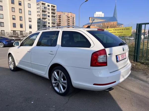 White Skoda Octavia 2011 in Riga, with an engine capacity of 2.00 L and mileage of 211 thousand km for 7550 €, photo 6 on AUTOMOTO.COM.LV