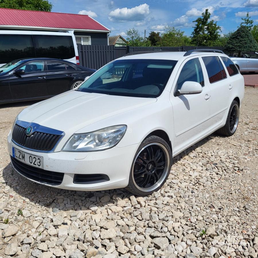 Balts Skoda Octavia 2011 Vilkaviškis, ar dzinēja tilpumu 1.60 L un nobraukumu 380 tūkst. km par 3200 €, foto 3 vietnē AUTOMOTO.COM.LV