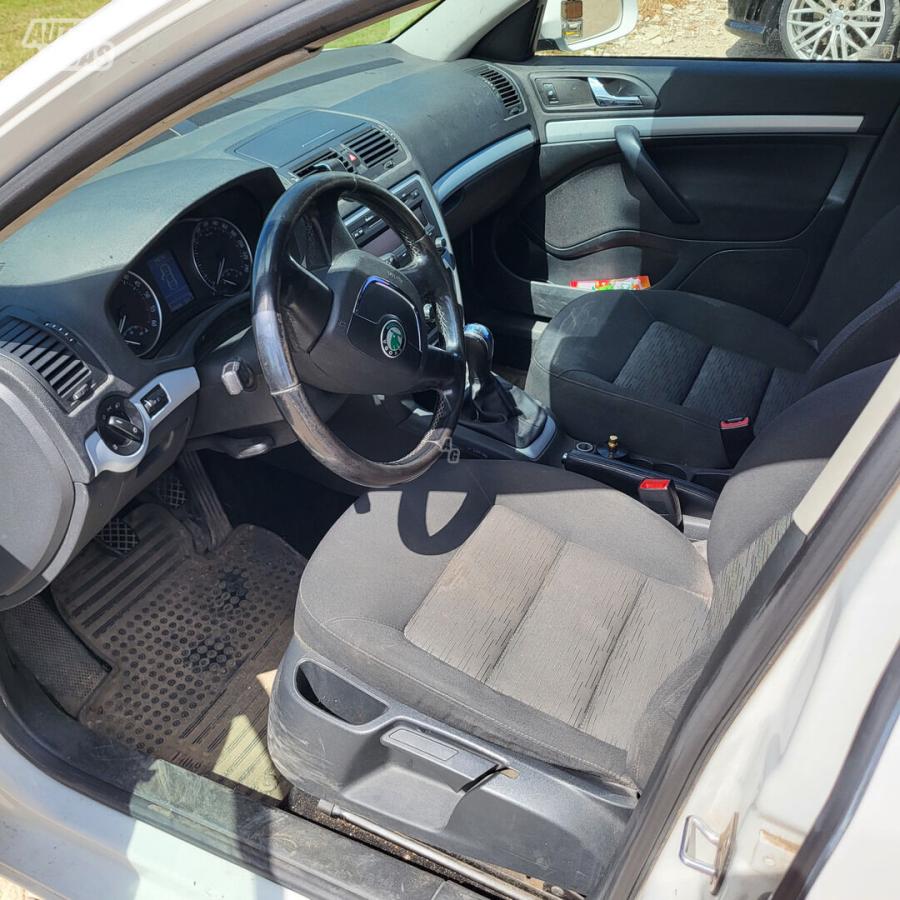 Balts Skoda Octavia 2011 Vilkaviškis, ar dzinēja tilpumu 1.60 L un nobraukumu 380 tūkst. km par 3200 €, foto 6 vietnē AUTOMOTO.COM.LV