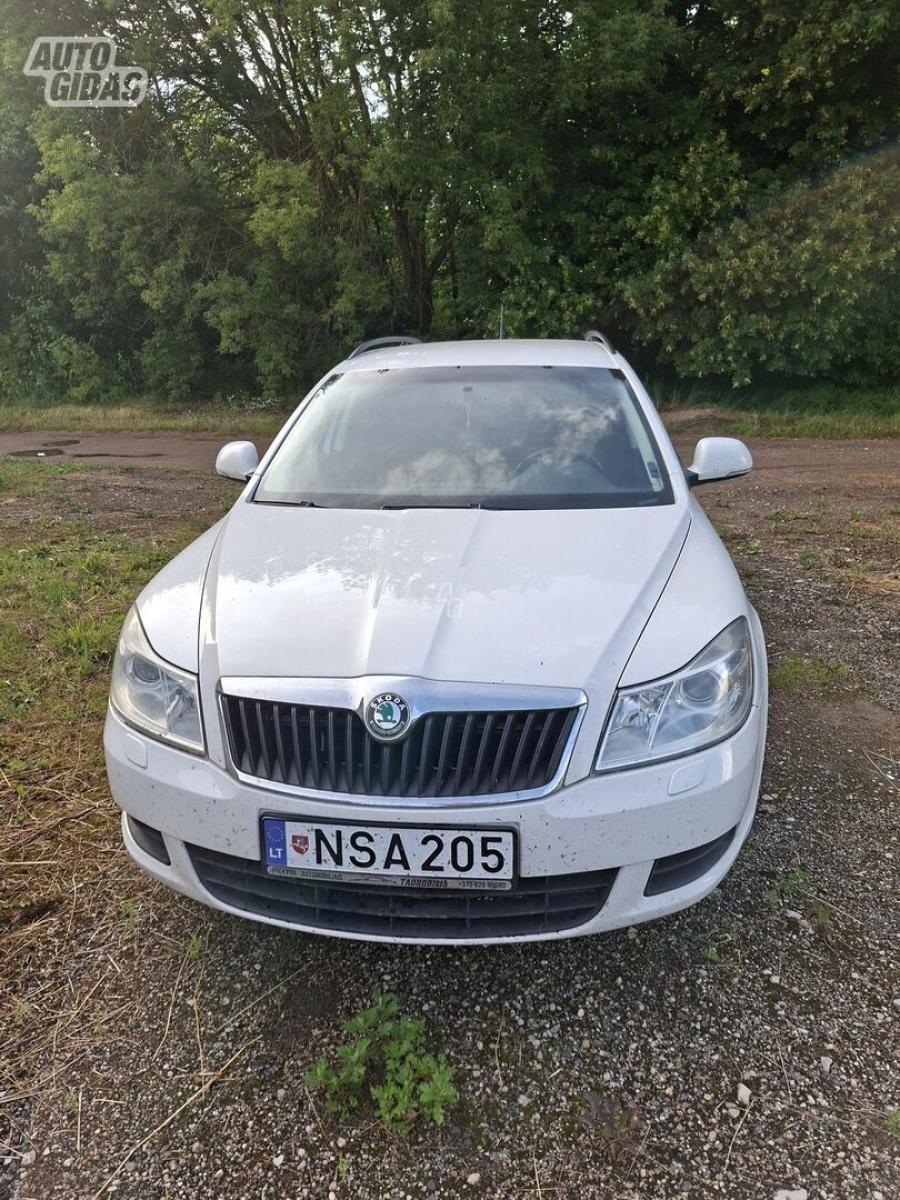 Белый Шкода Октавия 2011 в Вильнюс, объемом двигателя 1.60 л и пробегом 335 тыс. км за 2300 €, фото 1 на AUTOMOTO.COM.LV