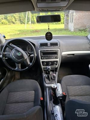 Белый Шкода Октавия 2011 в Вильнюс, объемом двигателя 1.60 л и пробегом 335 тыс. км за 2300 €, фото 4 на AUTOMOTO.COM.LV