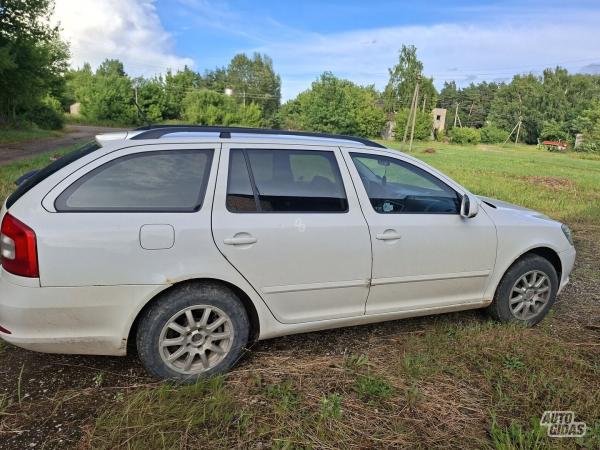 Balts Skoda Octavia 2011 Viļņa, ar dzinēja tilpumu 1.60 L un nobraukumu 335 tūkst. km par 2300 €, foto 5 vietnē AUTOMOTO.COM.LV