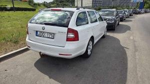Белый Шкода Октавия 2011 в Вильнюс, объемом двигателя 1.60 л и пробегом 300 тыс. км за 1499 €, фото 4 на AUTOMOTO.COM.LV