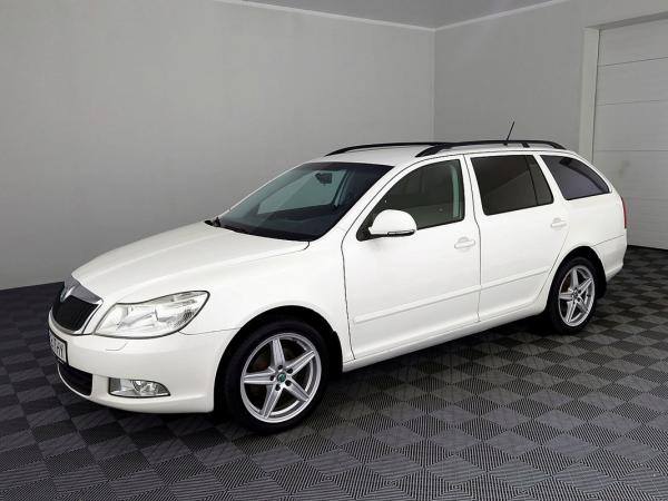 Белый Шкода Октавия 2011 в Таллин, объемом двигателя 1.40 л и пробегом 283 тыс. км за 1399 €, фото 10 на AUTOMOTO.COM.LV