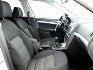 Белый Шкода Октавия 2011 в Таллин, объемом двигателя 1.40 л и пробегом 283 тыс. км за 1399 €, фото 15 на AUTOMOTO.COM.LV