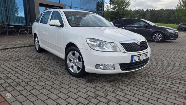 White Skoda Octavia 2011 in Vilnius, with an engine capacity of 1.60 L and mileage of 300 thousand km for 2300 €, photo 1 on AUTOMOTO.COM.LV