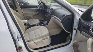 White Skoda Octavia 2011 in Vilnius, with an engine capacity of 1.60 L and mileage of 300 thousand km for 2300 €, photo 6 on AUTOMOTO.COM.LV