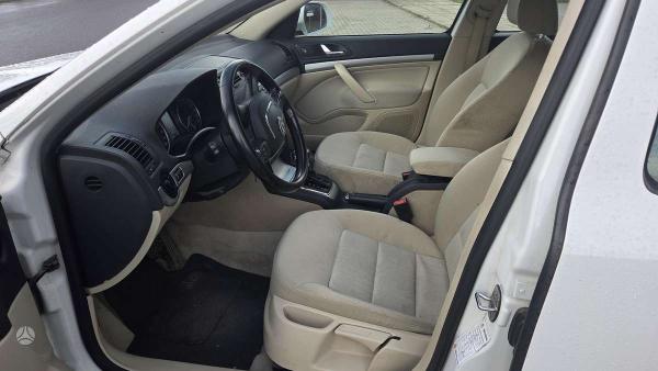White Skoda Octavia 2011 in Vilnius, with an engine capacity of 1.60 L and mileage of 300 thousand km for 2300 €, photo 6 on AUTOMOTO.COM.LV