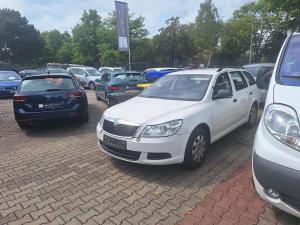 White Skoda Octavia 2011 in Jurbarkas, with an engine capacity of 1.60 L and mileage of 258 thousand km for 2750 €, photo  on AUTOMOTO.COM.LV