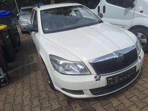 White Skoda Octavia 2011 in Jurbarkas, with an engine capacity of 1.60 L and mileage of 258 thousand km for 2750 €, photo 4 on AUTOMOTO.COM.LV