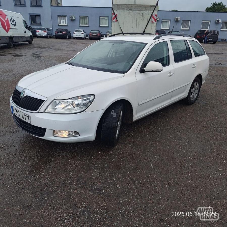 White Skoda Octavia 2011 in Klaipeda, with an engine capacity of 1.60 L and mileage of 383 thousand km for 2000 €, photo 1 on AUTOMOTO.COM.LV