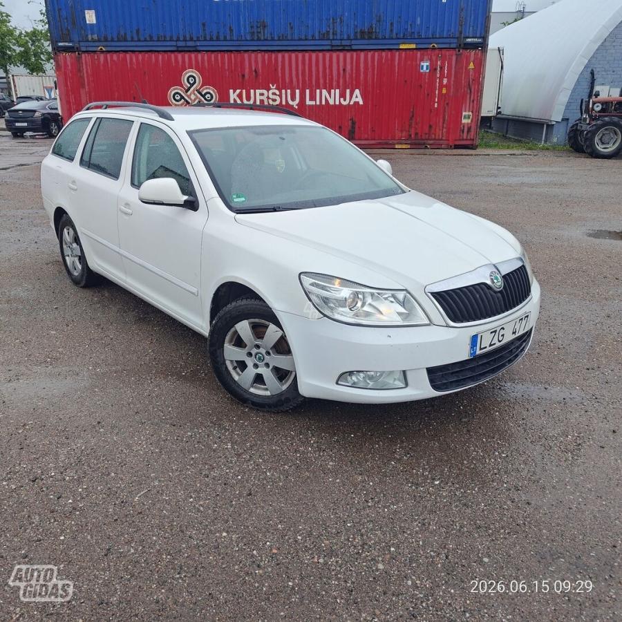 White Skoda Octavia 2011 in Klaipeda, with an engine capacity of 1.60 L and mileage of 383 thousand km for 2000 €, photo 3 on AUTOMOTO.COM.LV