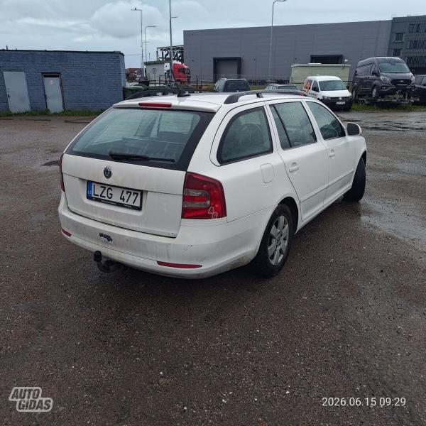 Balts Skoda Octavia 2011 Klaipėda, ar dzinēja tilpumu 1.60 L un nobraukumu 383 tūkst. km par 2000 €, foto 3 vietnē AUTOMOTO.COM.LV
