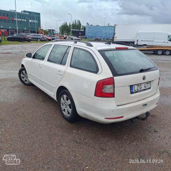 Balts Skoda Octavia 2011 Klaipėda, ar dzinēja tilpumu 1.60 L un nobraukumu 383 tūkst. km par 2000 €, foto 4 vietnē AUTOMOTO.COM.LV