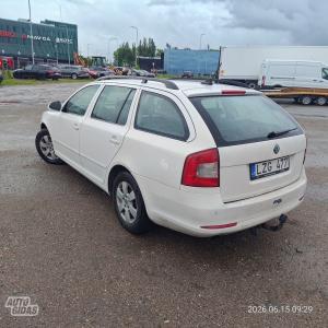 White Skoda Octavia 2011 in Klaipeda, with an engine capacity of 1.60 L and mileage of 383 thousand km for 2000 €, photo 5 on AUTOMOTO.COM.LV
