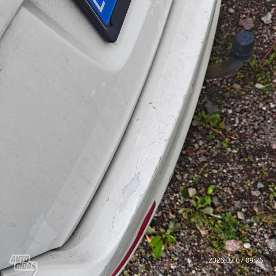 White Skoda Octavia 2011 in Klaipeda, with an engine capacity of 1.60 L and mileage of 383 thousand km for 2000 €, photo 12 on AUTOMOTO.COM.LV