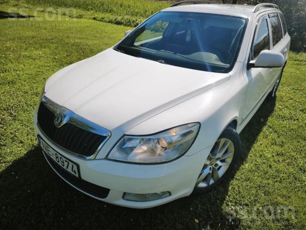 Skoda Octavia 2011 in Riga on AUTOMOTO.COM.LV White Skoda Octavia 2011 in Riga, with an engine capacity of 1.60 L and mileage of 401 thousand km for 2150 €, photo 5 on AUTOMOTO.COM.LV