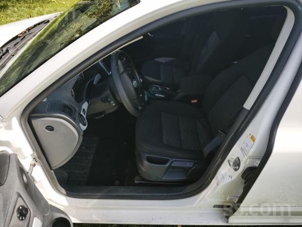 Skoda Octavia 2011 in Riga on AUTOMOTO.COM.LV White Skoda Octavia 2011 in Riga, with an engine capacity of 1.60 L and mileage of 401 thousand km for 2150 €, photo 7 on AUTOMOTO.COM.LV