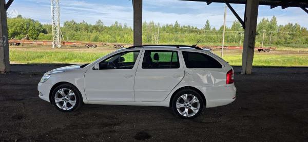 White Skoda Octavia 2011 in Utena, with an engine capacity of 1.60 L and mileage of 188 thousand km for 2990 €, photo 8 on AUTOMOTO.COM.LV