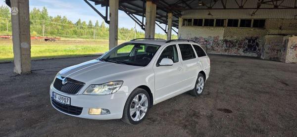 White Skoda Octavia 2011 in Utena, with an engine capacity of 1.60 L and mileage of 188 thousand km for 2990 €, photo 9 on AUTOMOTO.COM.LV