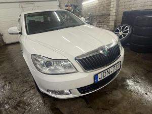 Balts Skoda Octavia 2012 Viļņa, ar dzinēja tilpumu 1.60 L un nobraukumu 300 tūkst. km par 3300 €, foto 2 vietnē AUTOMOTO.COM.LV