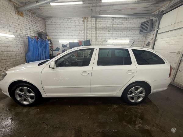 Balts Skoda Octavia 2012 Viļņa, ar dzinēja tilpumu 1.60 L un nobraukumu 300 tūkst. km par 3300 €, foto 4 vietnē AUTOMOTO.COM.LV