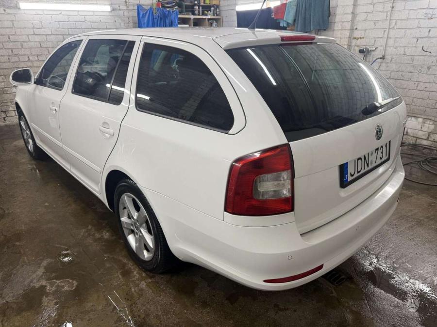 Balts Skoda Octavia 2012 Viļņa, ar dzinēja tilpumu 1.60 L un nobraukumu 300 tūkst. km par 3300 €, foto 5 vietnē AUTOMOTO.COM.LV