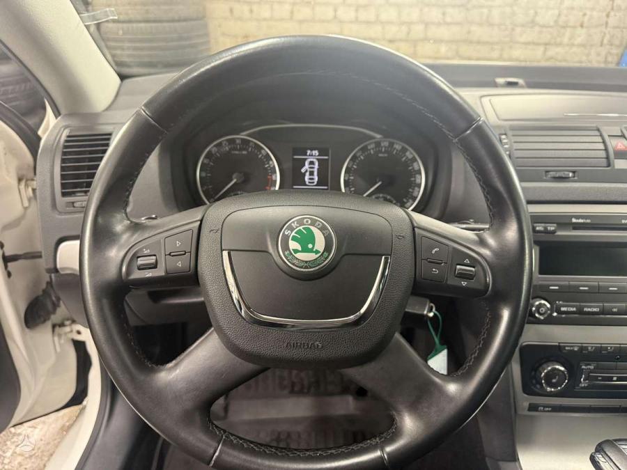 Balts Skoda Octavia 2012 Viļņa, ar dzinēja tilpumu 1.60 L un nobraukumu 300 tūkst. km par 3300 €, foto 16 vietnē AUTOMOTO.COM.LV