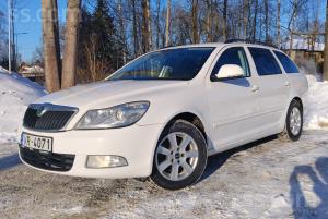 White Skoda Octavia 2012 in Riga, with an engine capacity of 1.60 L and mileage of 375 thousand km for 2590 €, photo  on AUTOMOTO.COM.LV
