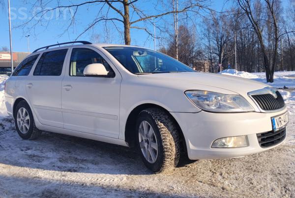 Balts Skoda Octavia 2012 Rīga, ar dzinēja tilpumu 1.60 L un nobraukumu 375 tūkst. km par 2590 €, foto 2 vietnē AUTOMOTO.COM.LV
