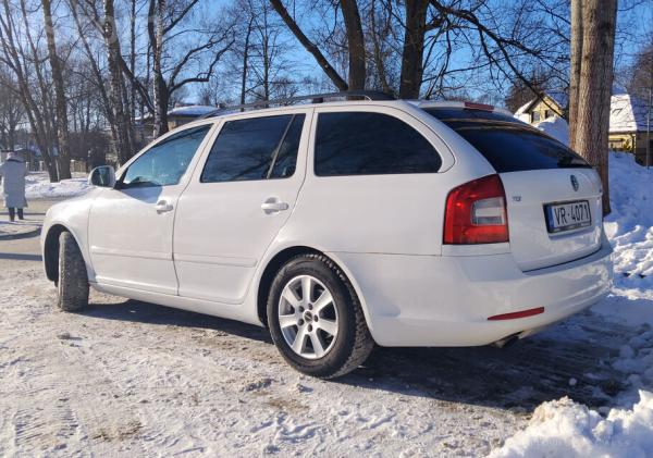 Balts Skoda Octavia 2012 Rīga, ar dzinēja tilpumu 1.60 L un nobraukumu 375 tūkst. km par 2590 €, foto 5 vietnē AUTOMOTO.COM.LV